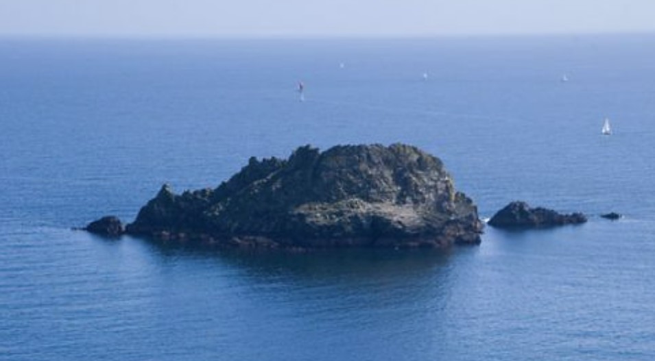 Gull Rock Manacles Race/Bay Race 2 Report - Cornwall Offshore Group Sailing